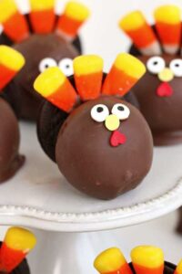 Gobble Up These 12 Thanksgiving Cake Pop Recipe Ideas
